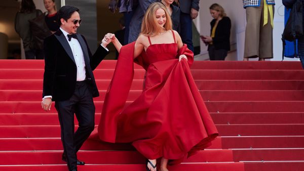 Jennifer Lawrence : sublime en robe rouge Dior à Cannes ce 21 mai, ce ...