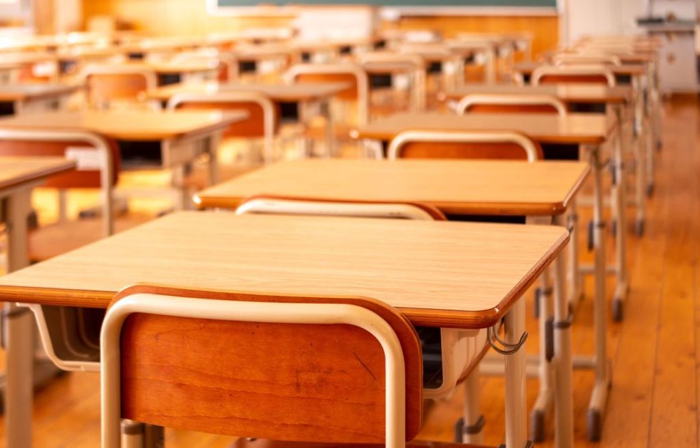 « Une odeur d’égouts »… Le corps d’une femme morte depuis plusieurs jours retrouvé dans une ...