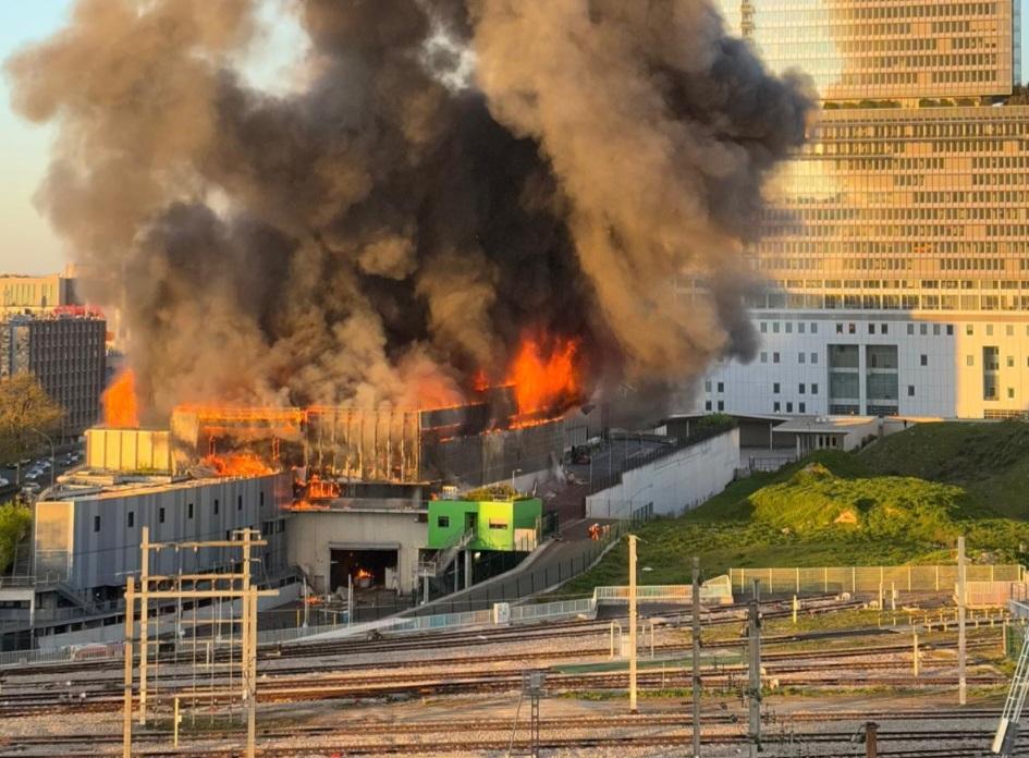 Paris : impressionnant incendie en cours dans le 17e arrondissement – France Alerte